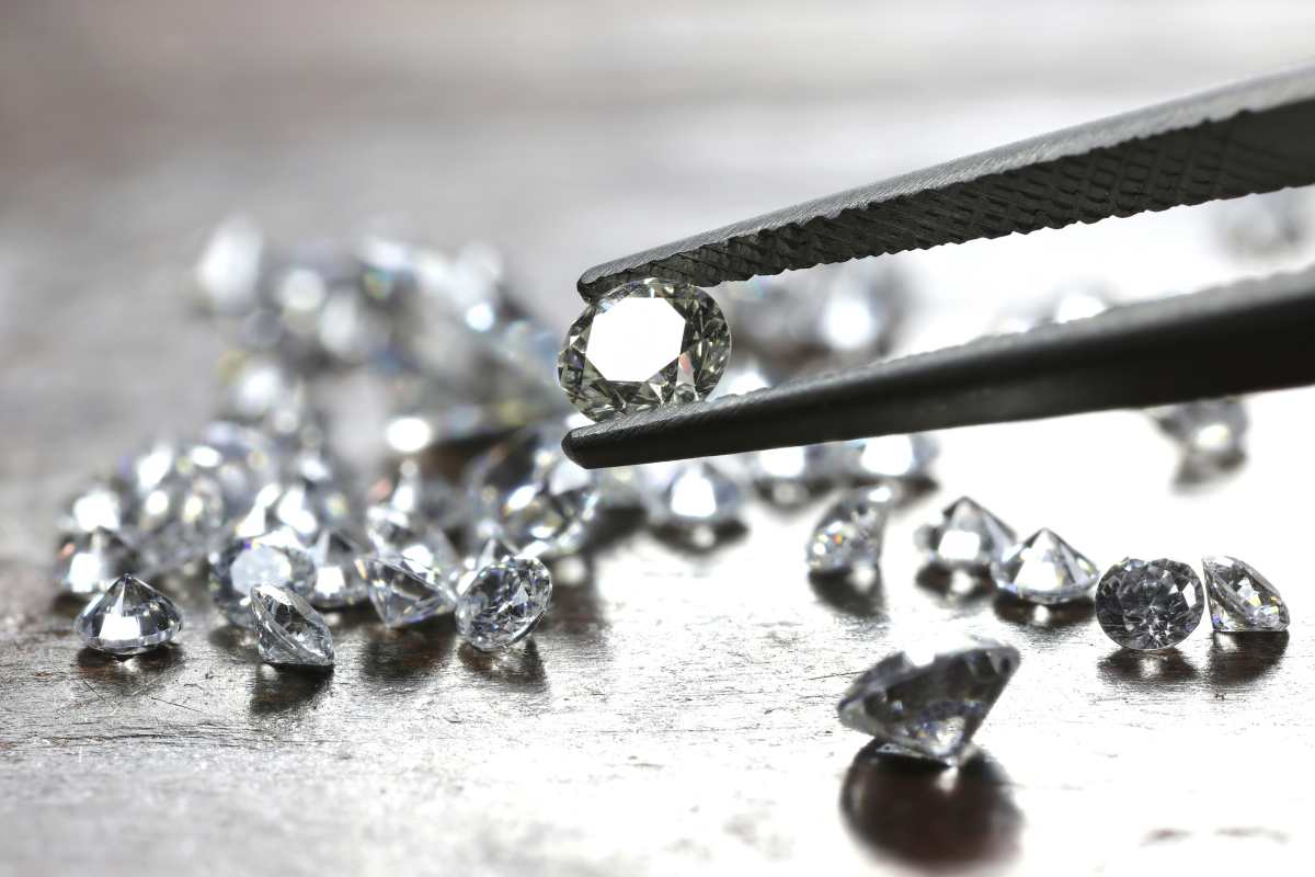 Lab-Grown Vs Natural Diamonds: Choosing The Right Engagement Ring